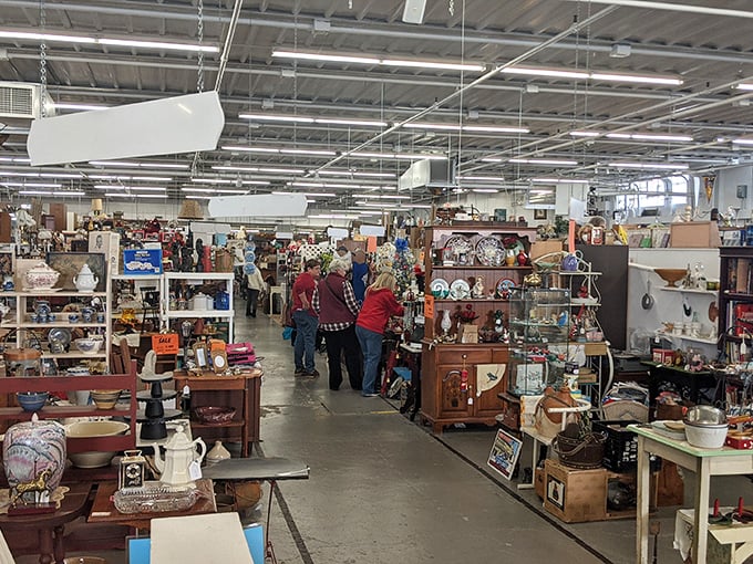 The marketplace sprawls like your uncle's stories at Thanksgiving dinner – seemingly endless but thoroughly entertaining. Every aisle promises new discoveries.