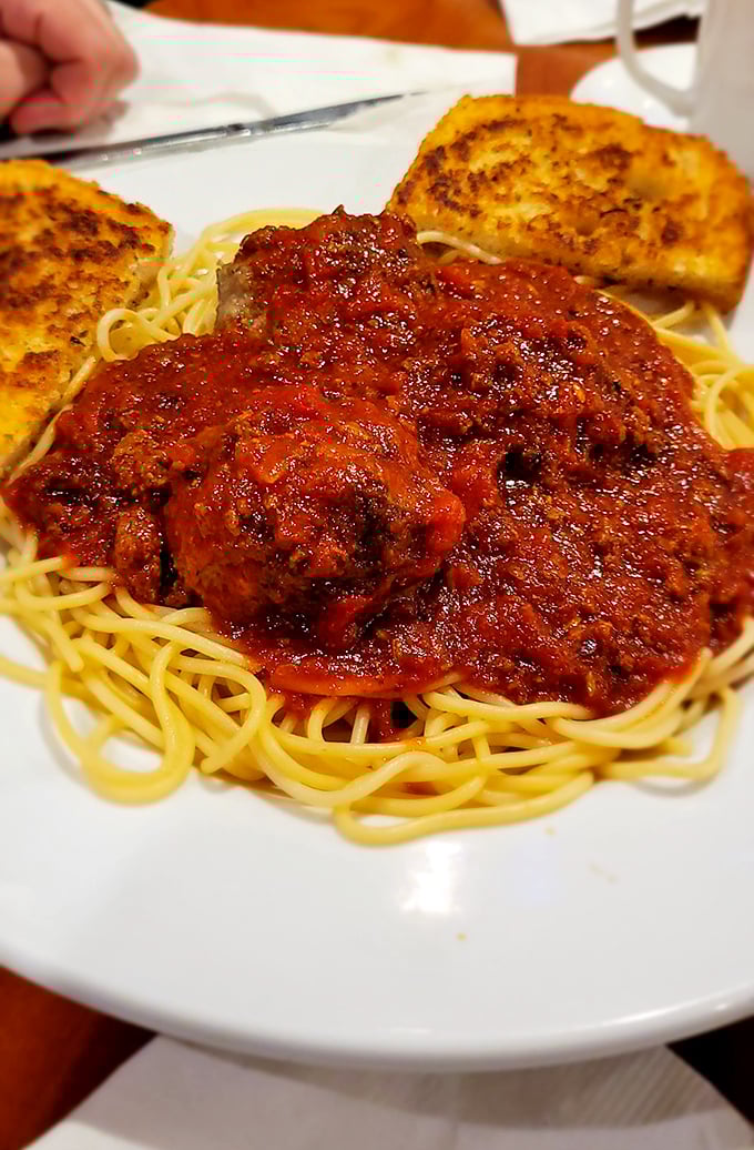 Spaghetti and meatballs with garlic toast—the kind of honest, unpretentious plate that reminds you why some classics never need reinvention, just proper respect.