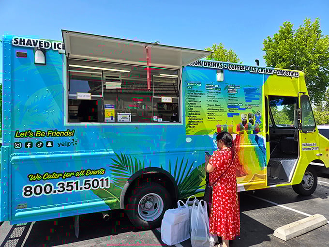 Shopping fuel station! This vibrant food truck offers a rainbow of refreshing treats, perfect for that mid-bargain-hunt energy boost when your shopping stamina flags.