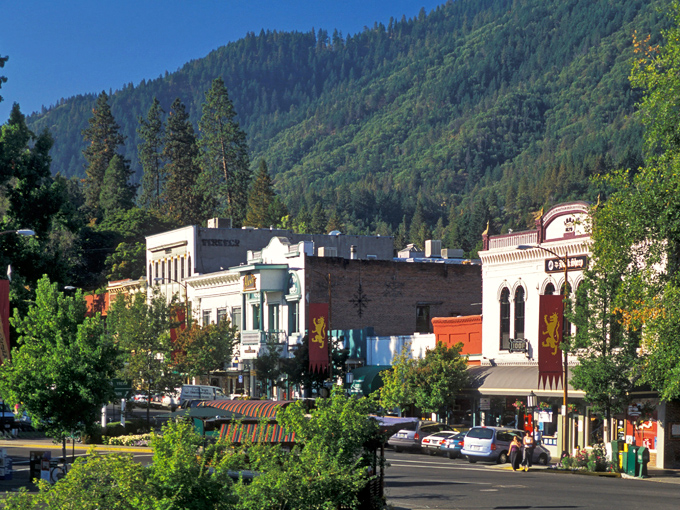 Ashland's historic downtown blends Shakespeare-worthy architecture with the natural beauty of the surrounding Siskiyou Mountains.