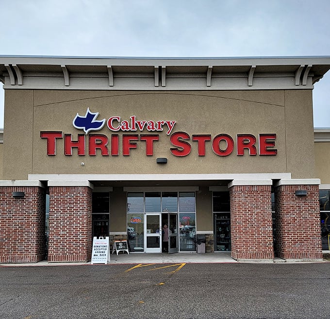 Downtown meets thrift store chic in this glass-fronted paradise where fashion-forward finds await the budget-conscious shopper seeking style.