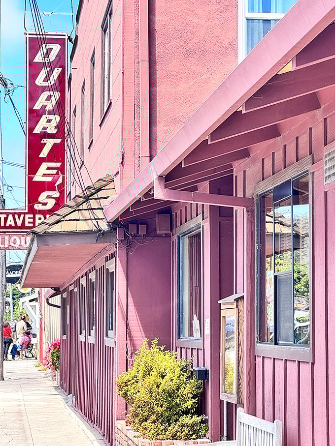 This pink palace has been serving comfort to travelers since your grandparents' day.