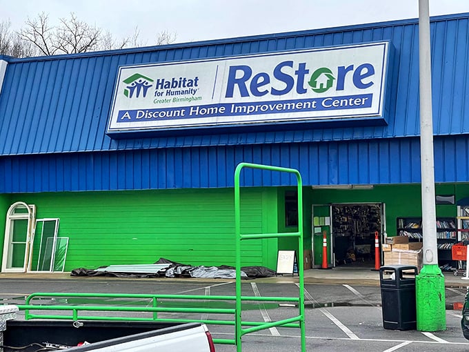 Green and blue never looked so inviting – this is where home improvement dreams come true.