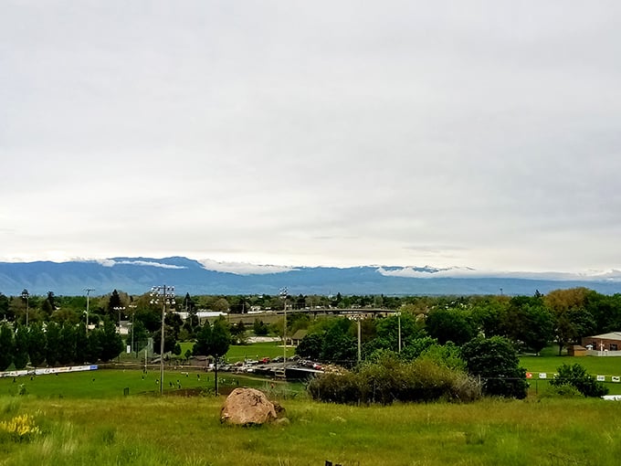 La Grande sits nestled among rolling hills and mountains, offering small-town tranquility with spectacular natural surroundings.