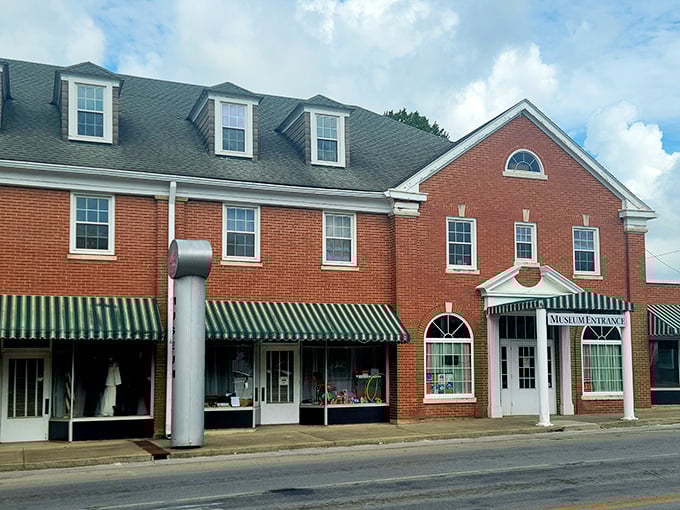 Monticello’s downtown blends small-town charm with everyday convenience — where classic brick buildings and friendly storefronts welcome you right in.