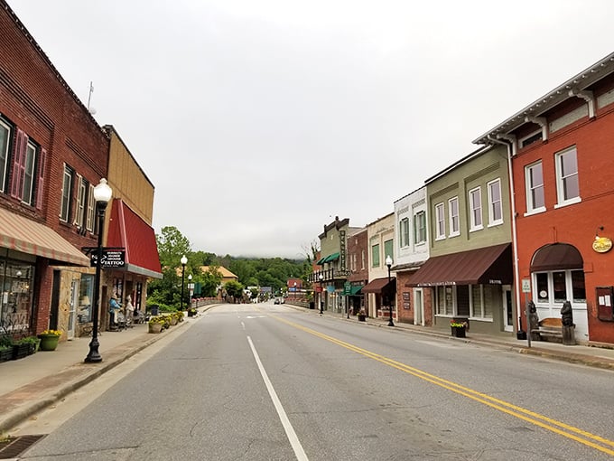 Pizza, markets, and mountain views – Bryson City serves up small-town essentials with a side of spectacular scenery.