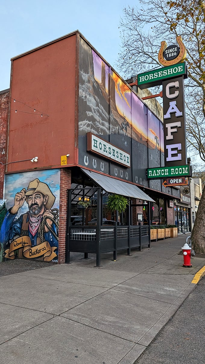 The iconic Horseshoe sign has guided hungry morning wanderers to breakfast bliss through three different centuries.