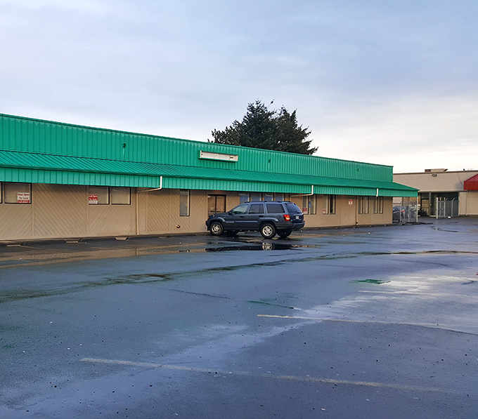 That wet pavement can't dampen spirits when serious flea market shopping calls your name.