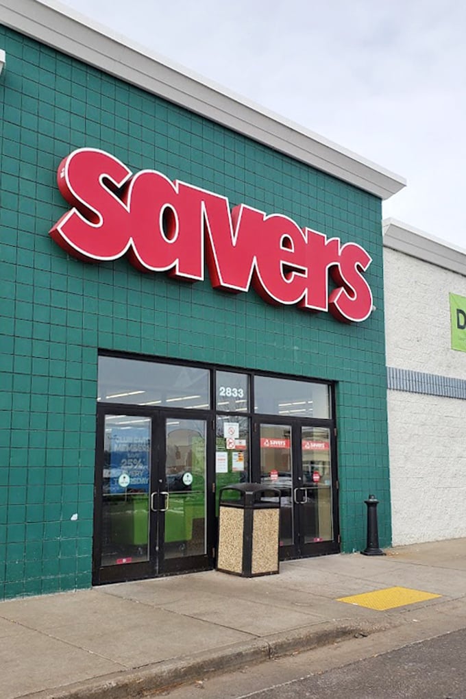 This spacious exterior promises the kind of organized thrift shopping experience that actually makes sense.