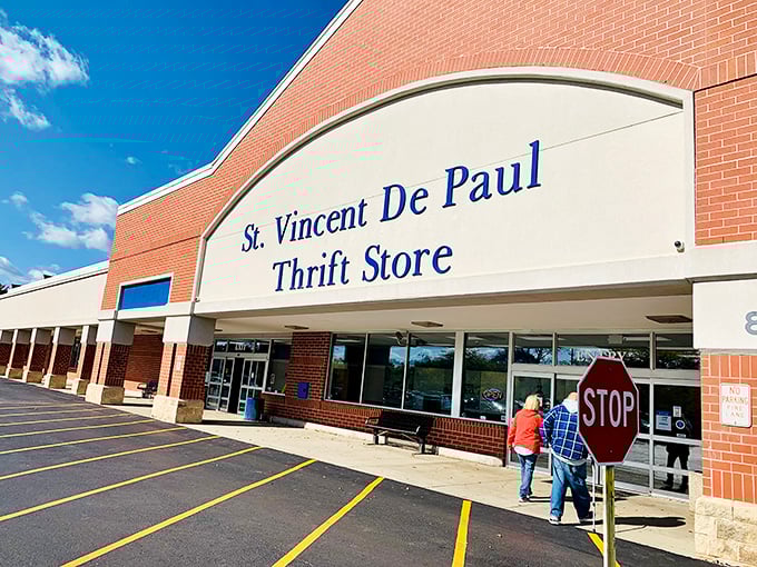 Two generations of thrift shoppers head inside, proving that treasure hunting truly spans all ages beautifully.