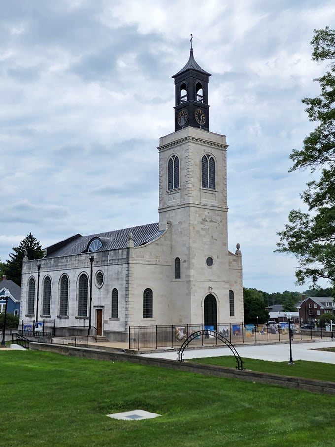 The Church of St. Mary the Virgin, Aldermanbury houses Churchill's legacy—because nothing says "important history" like shipping an entire church across the Atlantic.
