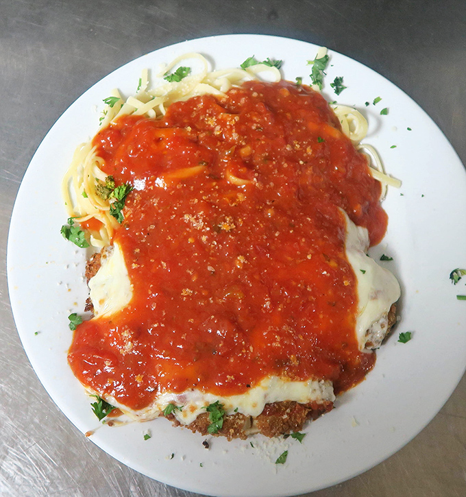 Spaghetti and chicken parmesan that doesn't just satisfy hunger—it creates a momentary Italian vacation right in Philadelphia.