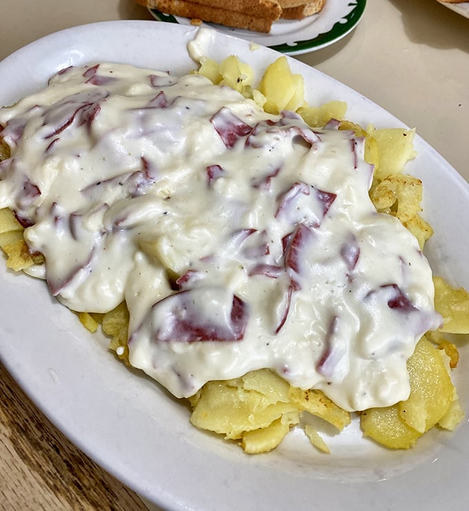 Creamed chipped beef blankets everything like a delicious Pennsylvania snow day – comfort food at its finest.