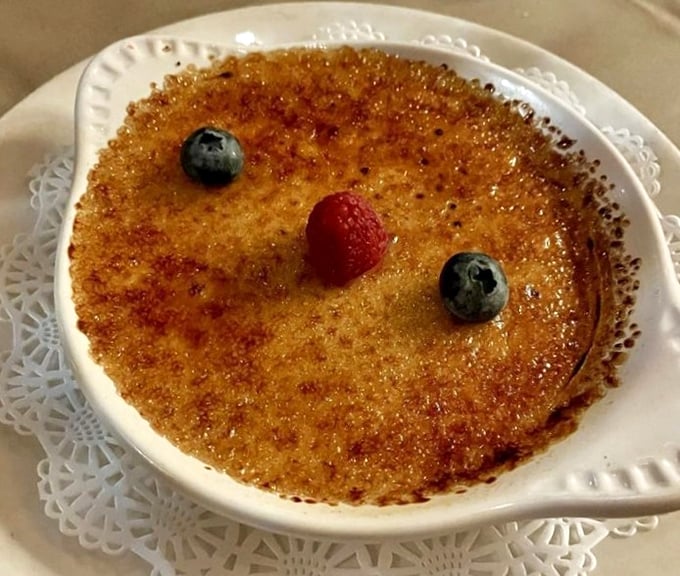 Crème brûlée with the ideal sugar-to-custard ratio. That satisfying crack when your spoon breaks through is music to dessert lovers' ears.