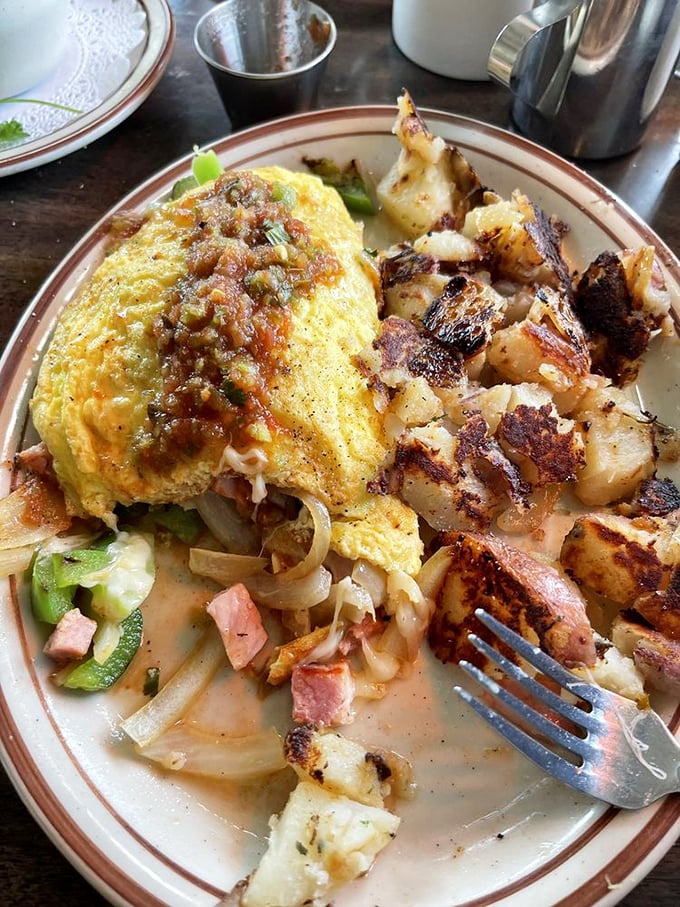 This Denver omelet didn't just roll out of bed looking this good—it's been carefully crafted to achieve that perfect fold-to-filling ratio.