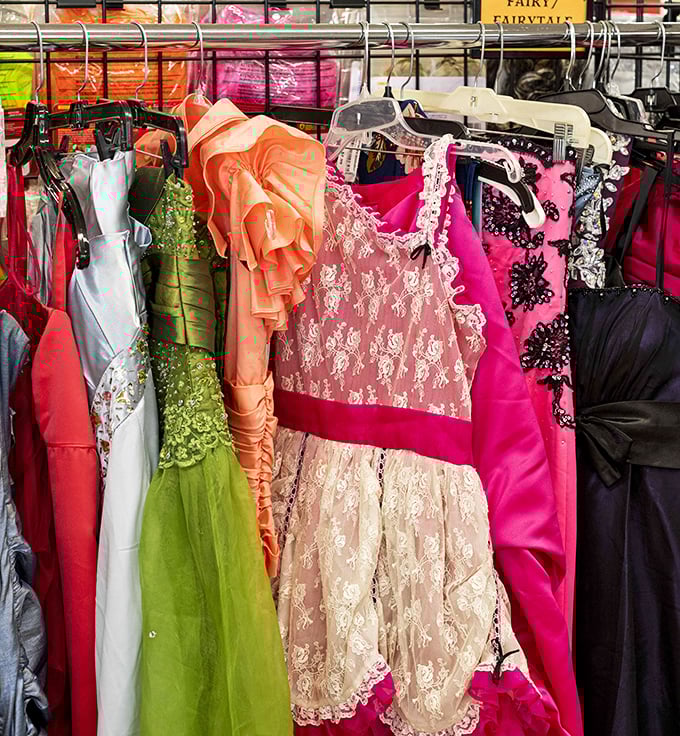 Formal wear that's ready to party again! From prom dresses to wedding attire, these gowns are waiting for their next special occasion.
