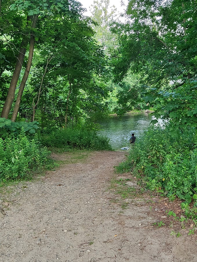 Nature's spa treatment comes free of charge at this Little River access point. The only membership fee is the willingness to get your feet wet.