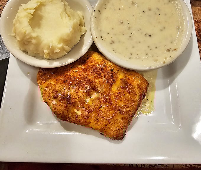 This perfectly seasoned fish with creamy sides isn't just dinner – it's proof that Missouri knows its way around seafood too.