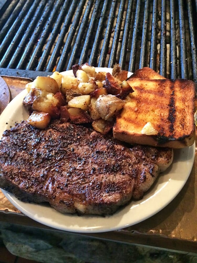 Meat perfection achieved. That sear, those potatoes, that toast—a holy trinity of steakhouse excellence on a single plate.