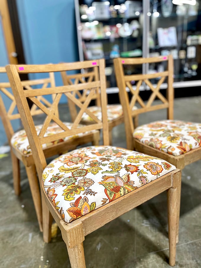 Dinner party ready! These vintage chairs with their vibrant floral upholstery are just begging for guests to gather around and stay awhile.