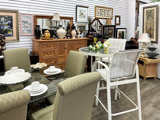 Dining sets arranged like a home decor magazine spread—proof that "pre-loved" and "sophisticated" aren't mutually exclusive concepts.