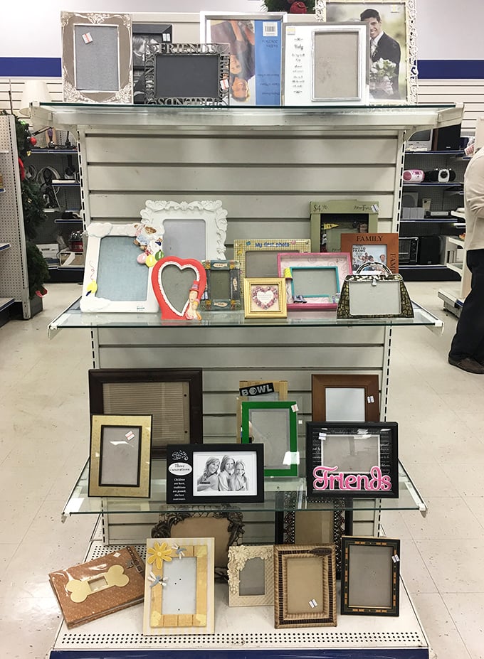 Frame game strong! From wedding portraits to vacation memories, these pre-loved frames are just waiting for your special moments.