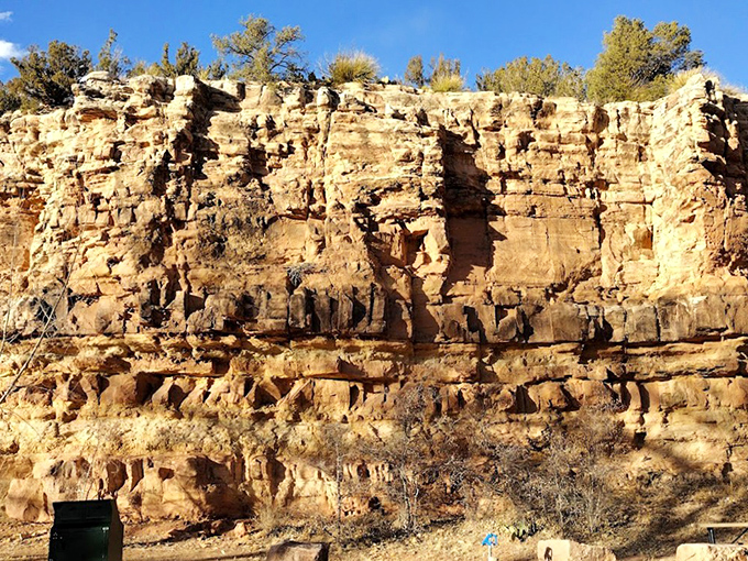 A perfect example of why they call New Mexico the Land of Enchantment—rocky cliffs meet crystal waters in a scene straight from a Western painting.