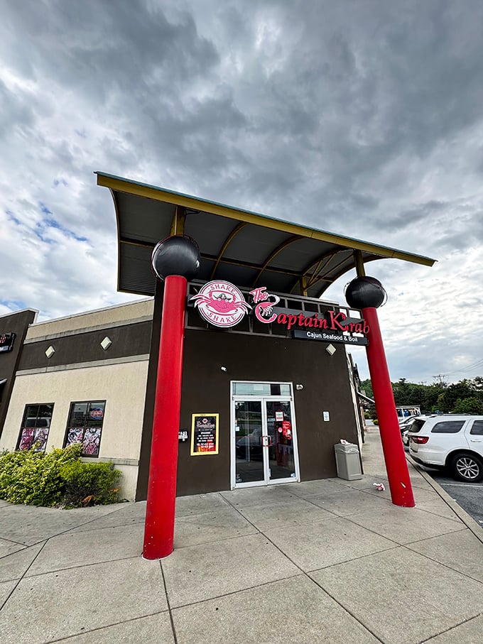 Captain Krab: Those bold red pillars stand like exclamation points announcing "Serious Seafood Ahead!" The modern building houses traditional cajun boils.