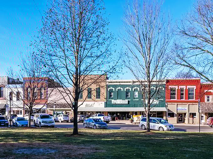 Clarinda's classic look lights up a downtown where entertainment doesn't require emptying your wallet completely.