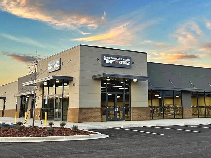 Modern thrift shopping gets a sleek makeover – proof that bargain hunting can look absolutely sophisticated.
