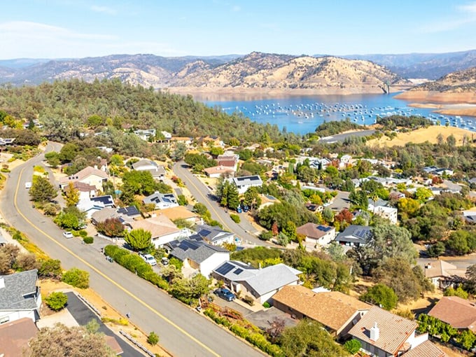 Solar panels and social security – Kelly Ridge proves eco-friendly lake living doesn't require dipping into your grandkids' inheritance!