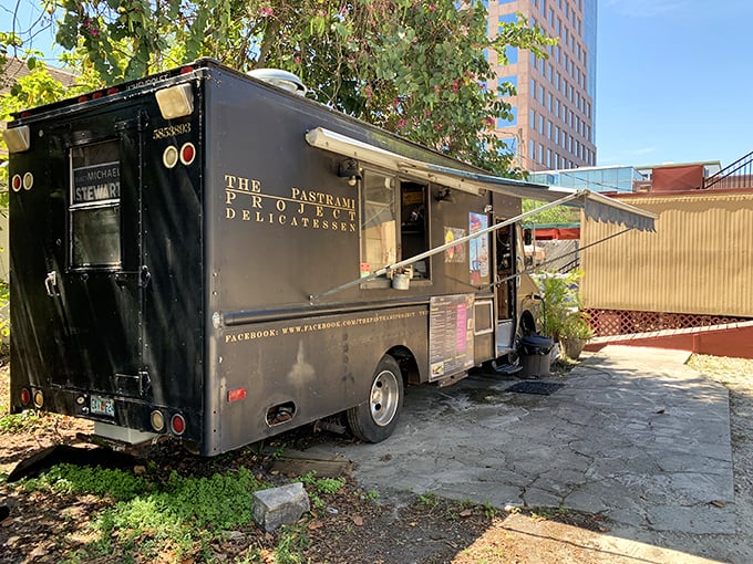 Food truck excellence! Who needs walls when you've got wheels and world-class pastrami?