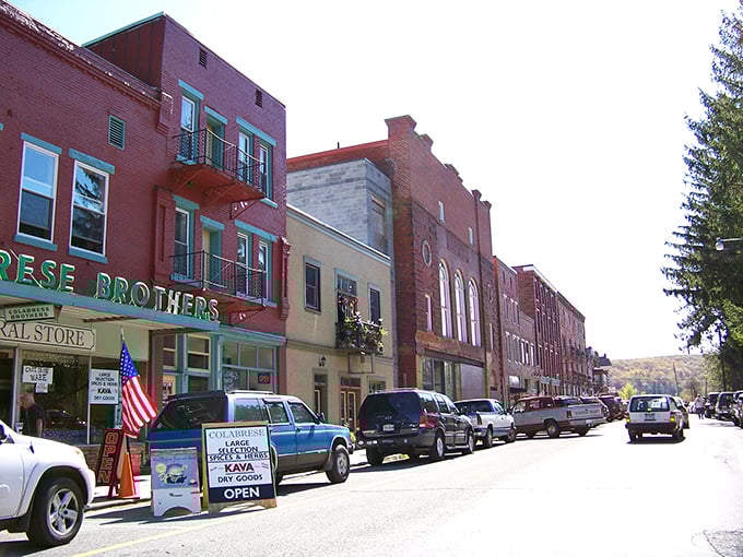 Thomas's main street offers a perfect blend of mountain charm and artistic flair. These storefronts are like the opening credits to your next favorite memory.