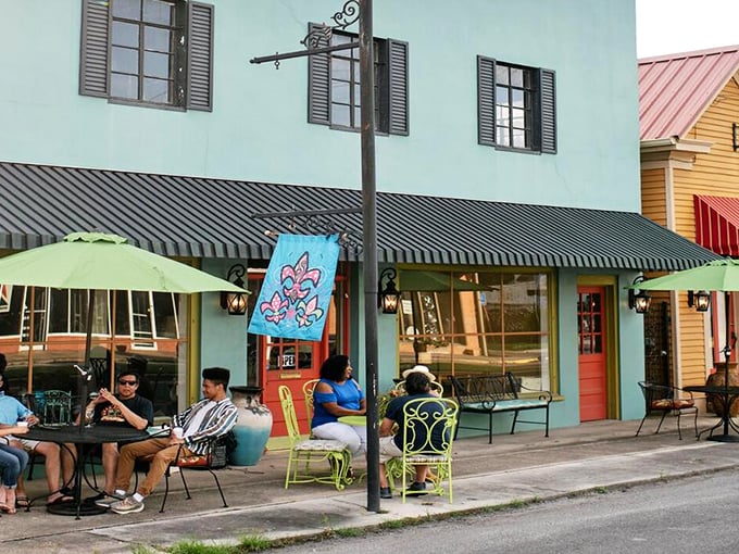 Outdoor cafés in Franklin invite leisurely afternoons without the premium prices of bigger cities – coffee and conversation, budget-approved.
