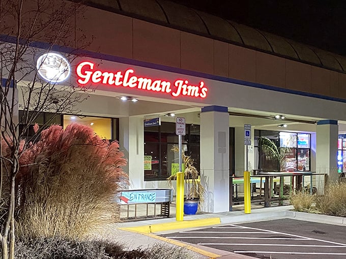 Night falls but Gentleman Jim's lights up, a beacon of hope for empty stomachs and pizza dreams.