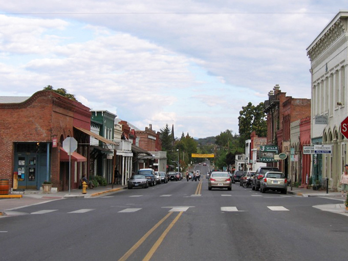 Jacksonville’s historic Main Street captures the charm of Oregon’s gold rush era, where red-brick buildings and old storefronts tell stories of a bygone boomtown.