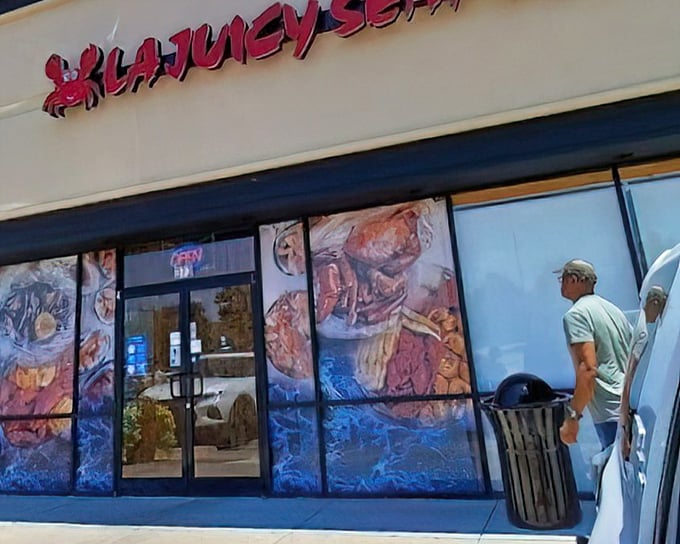 Those window murals at LA Juicy Seafood aren't just decoration – they're a preview of the flavor explosion waiting inside.