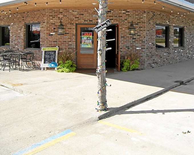 Rustic charm meets modern comfort at this Cleveland gem where pizza dreams come deliciously true.