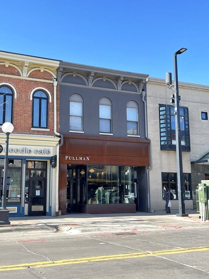 Downtown diners understand that great food brings communities together, one shared meal at a time. 