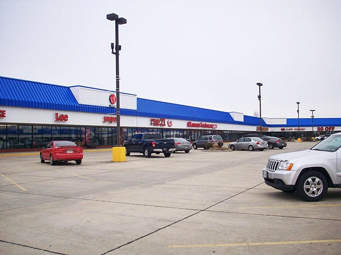 Sikeston's straightforward approach to outlet shopping puts the focus where it belongs—on filling your trunk with bargains!