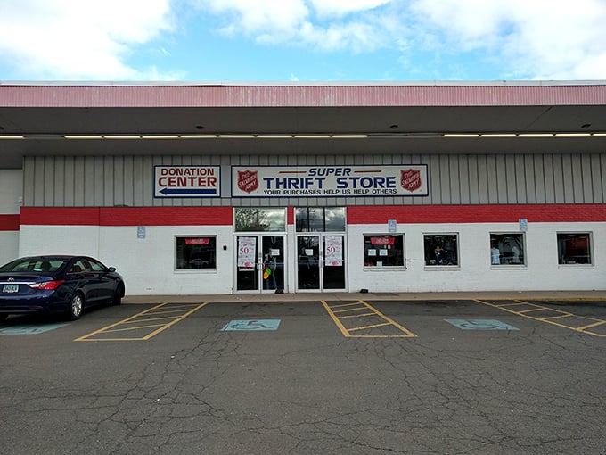 The Super Thrift Store lives up to its name. This no-frills facade hides super-sized savings and super-sized selection.