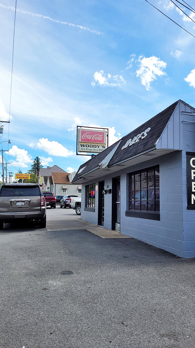 The angled view of Woody's reveals its true character – unpretentious, reliable, and ready to serve up happiness on a bun.