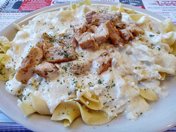 Pasta Alfredo that would make Frank Sinatra snap his fingers in approval – creamy, indulgent, and topped with perfectly seasoned chicken.