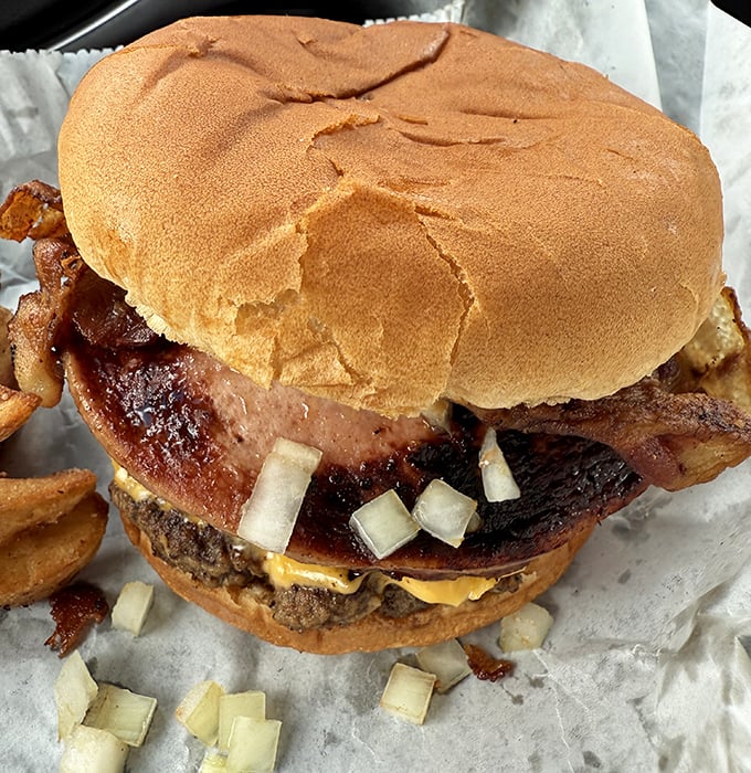 The bacon cheeseburger – where crispy meets juicy in a harmony so perfect it should have its own musical.