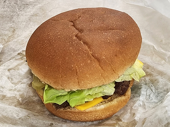 A cheeseburger that doesn't need Instagram filters or fancy toppings – just honest ingredients speaking a universal language of deliciousness.