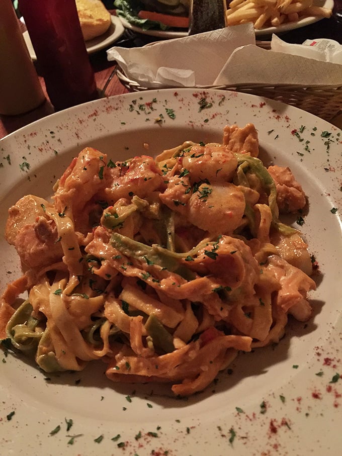 Pasta that doesn't just sit on the plate—it performs! This chicken and pasta dish in creamy sauce is what comfort food dreams are made of.