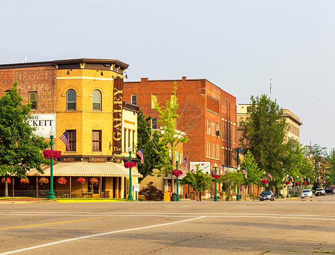 Marietta's downtown invites leisurely strolls where window shopping isn't just an activity—it's practically the local sport, complete with ice cream cone accessories.