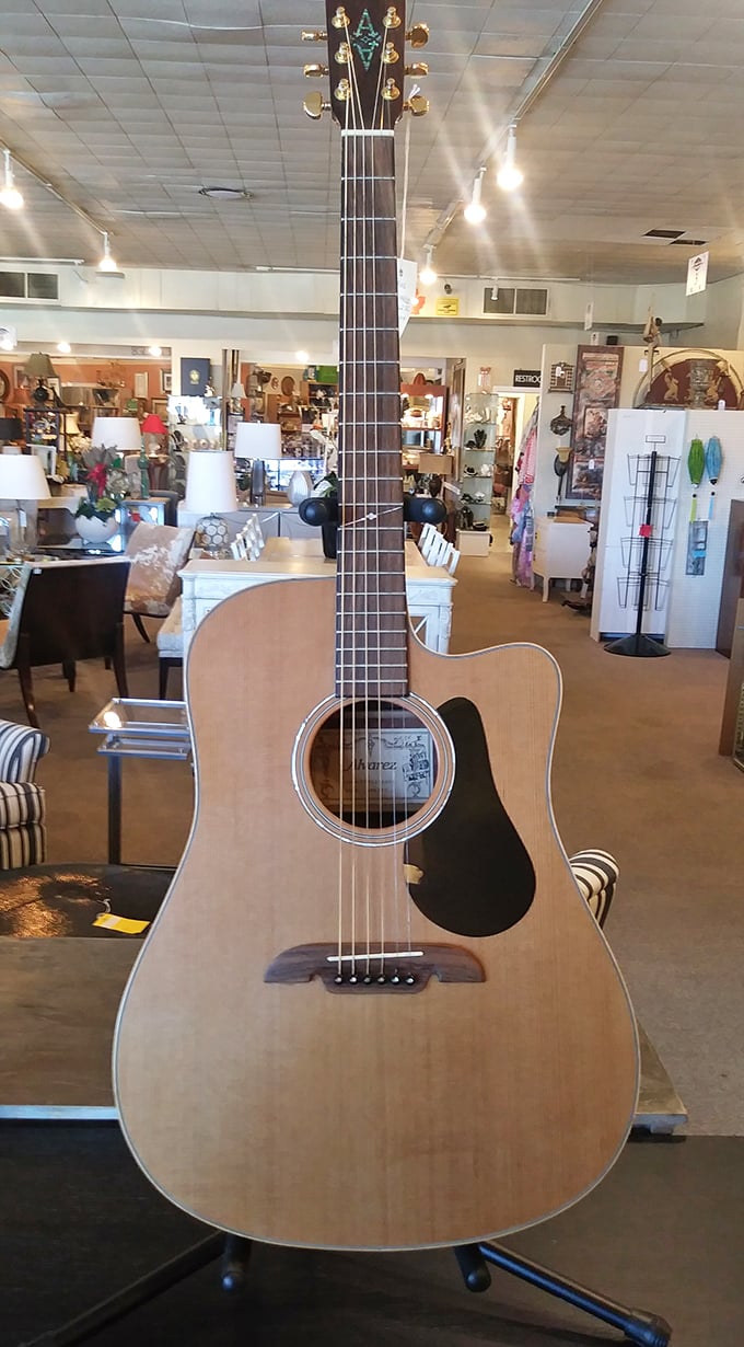 This acoustic beauty isn't just a guitar – it's countless campfire songs, serenades, and "anyway, here's Wonderwall" moments waiting to happen.
