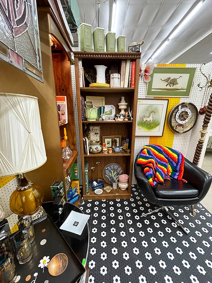 This mod corner feels like Austin Powers and Eames had a decorating lovechild – complete with that statement chair begging for a conversation nook.