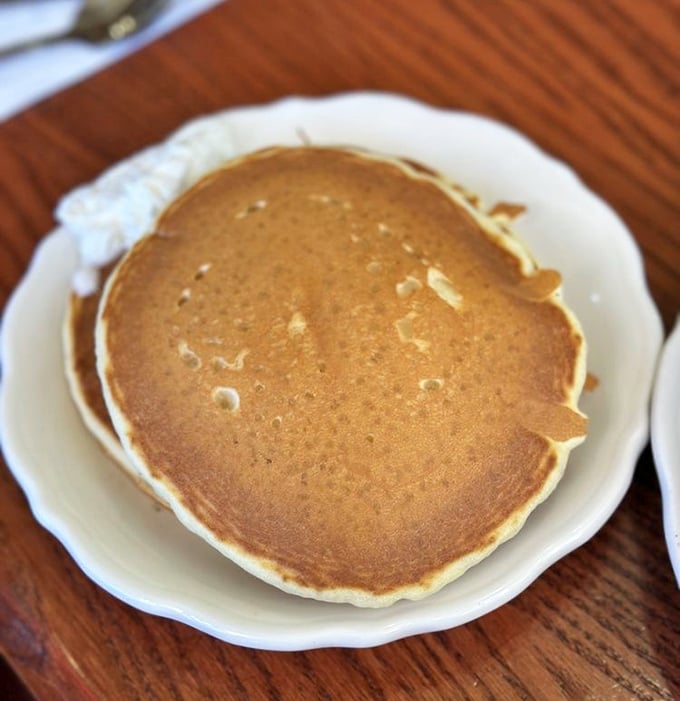 Golden pancakes with the perfect circumference-to-fluffiness ratio – simple perfection that needs nothing more than good butter and maple syrup.